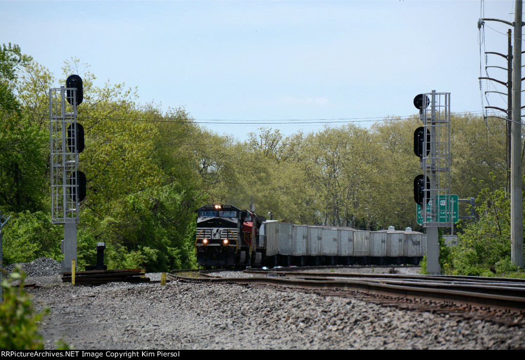 NS 9392 Train 262 "RoadRailer"